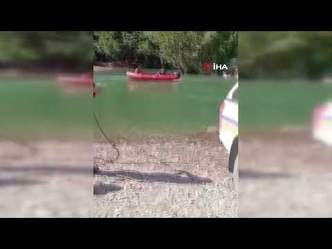 Tunceli'de kayalıklarda mahsur kalan gencin zor anları