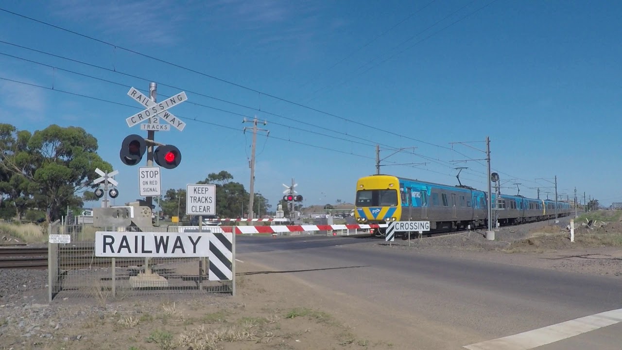 Railway crossing Calder Park Victoria - Metro Trains Melbourne. - YouTube