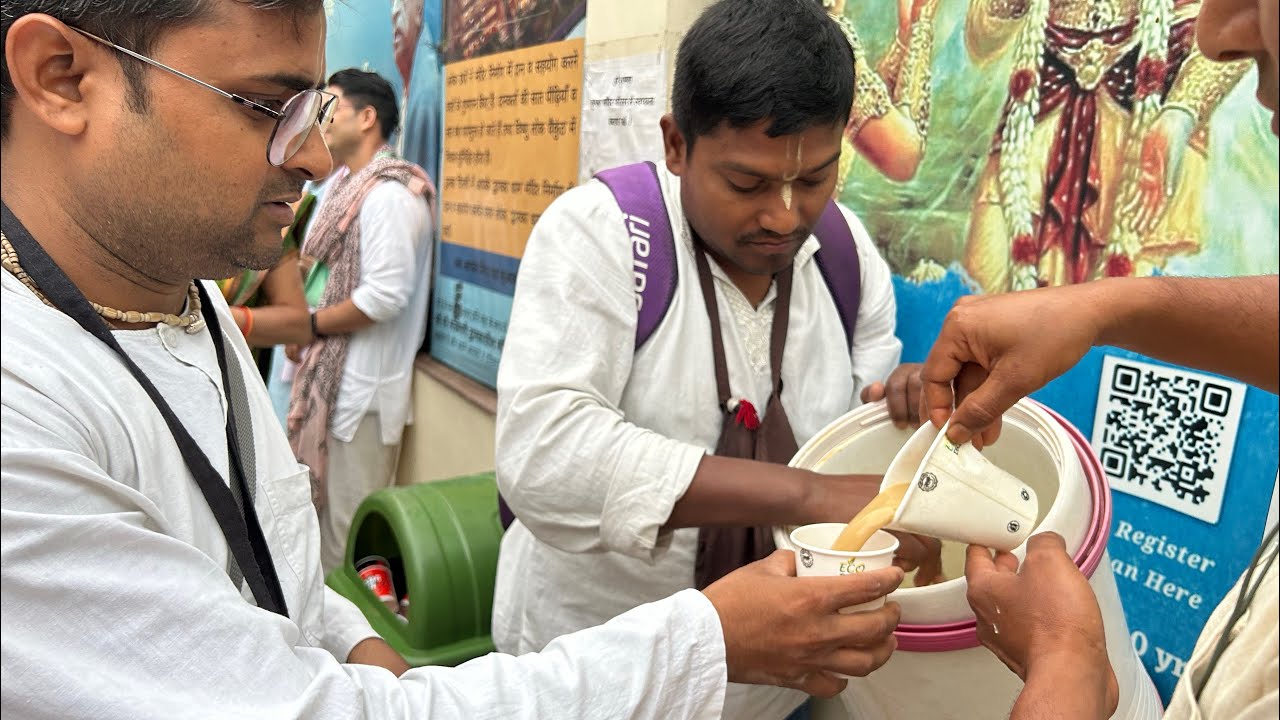 Prasadam Distribution Seva at Iskcon Dwarka - YouTube