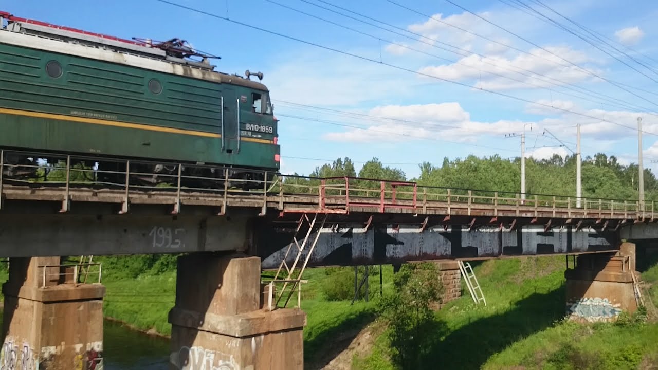 Электровоз ВЛ10-1859 с грузовым поездом - YouTube
