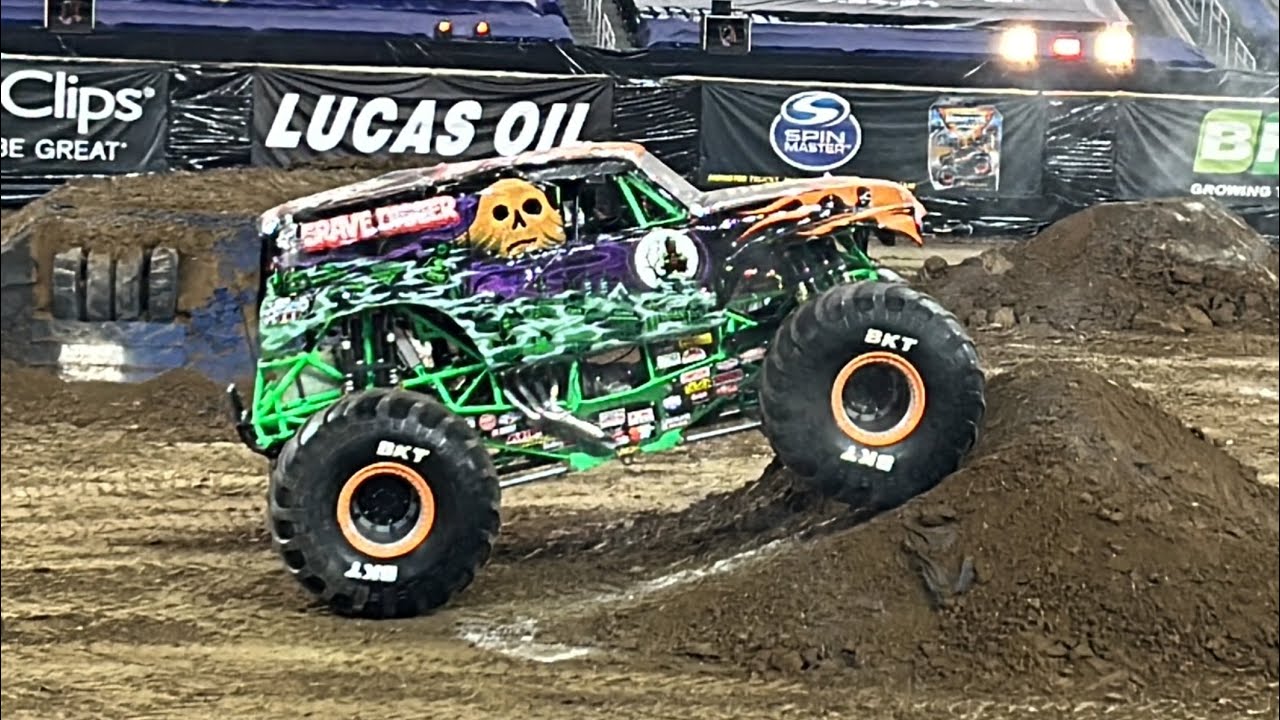 Monster jam world finals XXII Los Angeles,CA grave digger freestyle ...