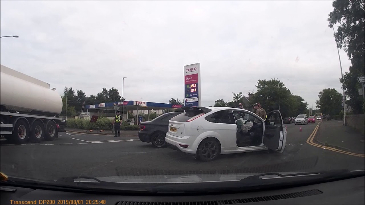 Smash in front of the chippy in Penicuik 01/08/2019 - YouTube