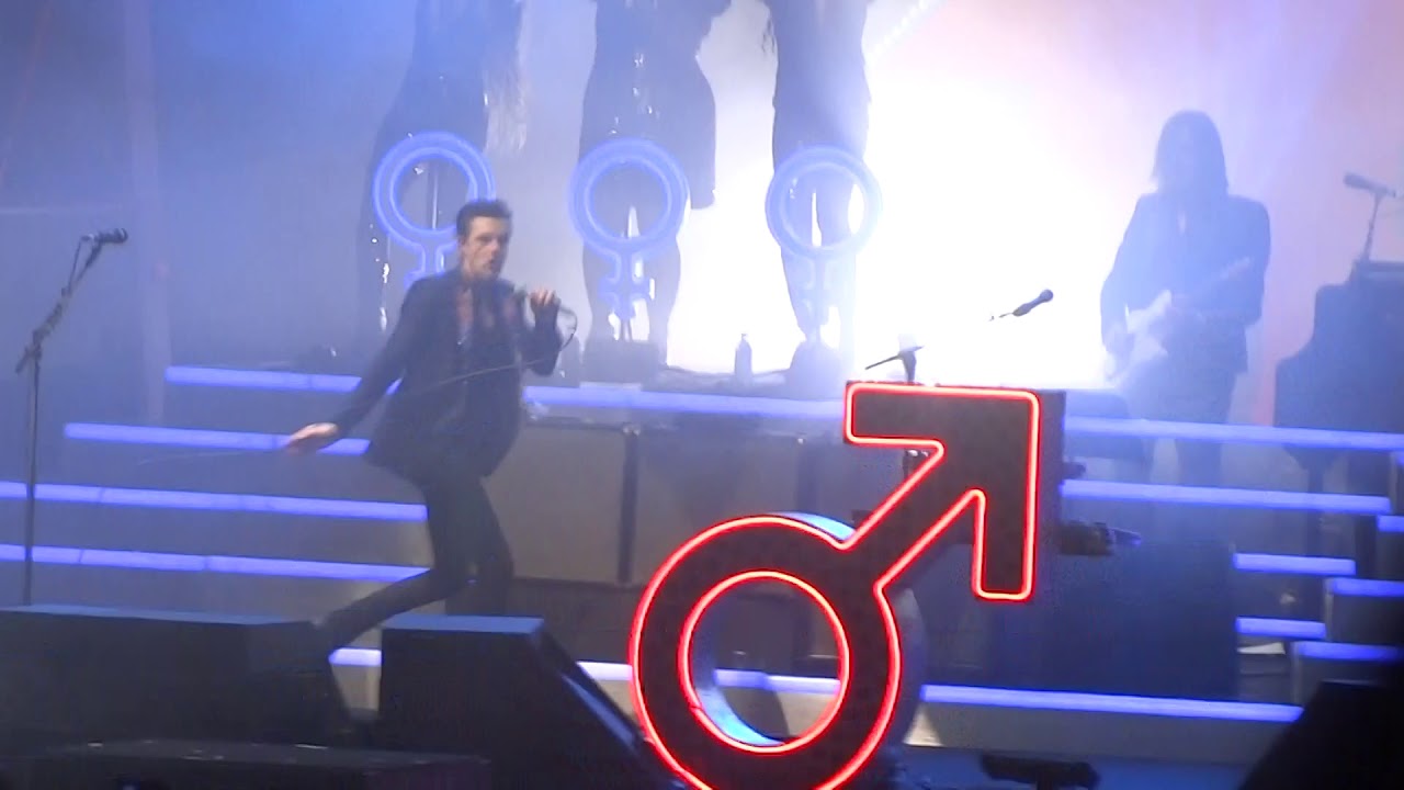 The Killers - Runaways - The O2 Arena - YouTube