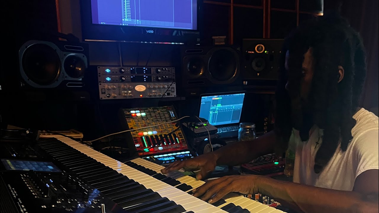 BeatManBam Making A Beat MPC 3.O x Native Instruments (1-23-25) - YouTube