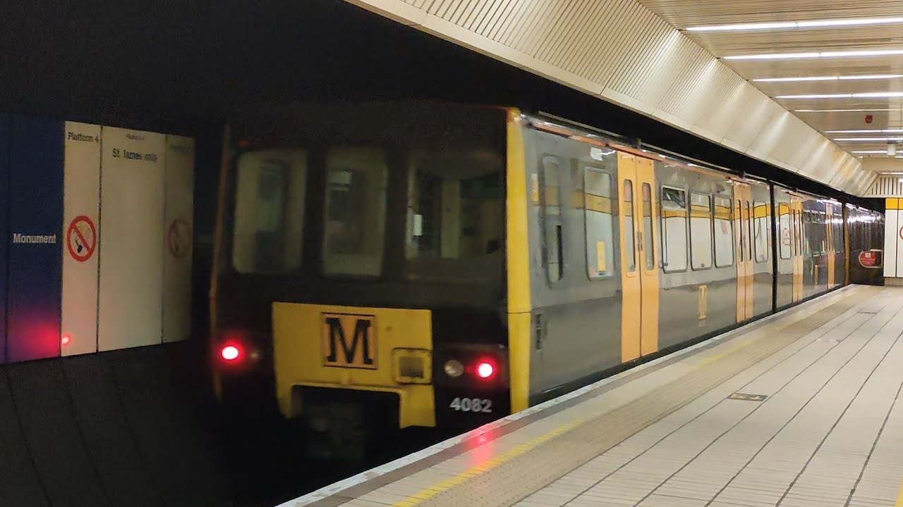 NTV's Christmas Countdown S2 E13: Tyne & Wear Metro: Metrocars 4039 and ...