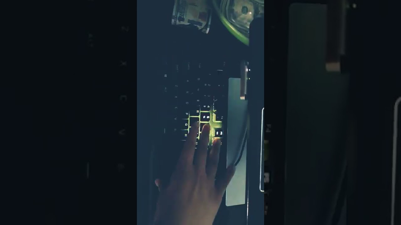 Tilt sideways 🙃 (Keyboard trick) - YouTube