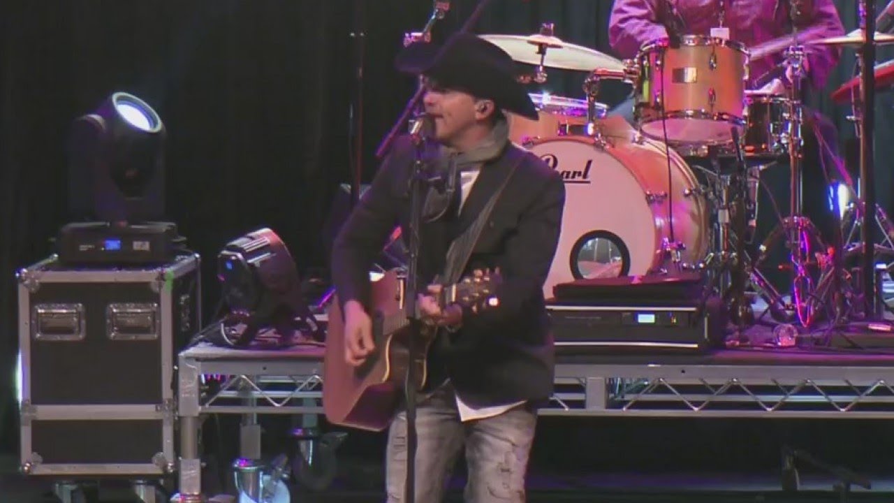 Tony Marquez Band plays in Downtown Las Vegas for NYE - YouTube