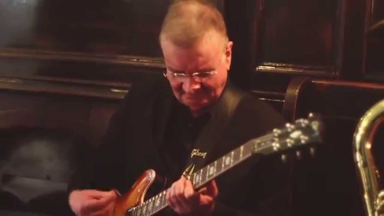 Ali Affleck And Vieux Carré - Egyptian Ella / Wallpaper Tunes in Sandy ...