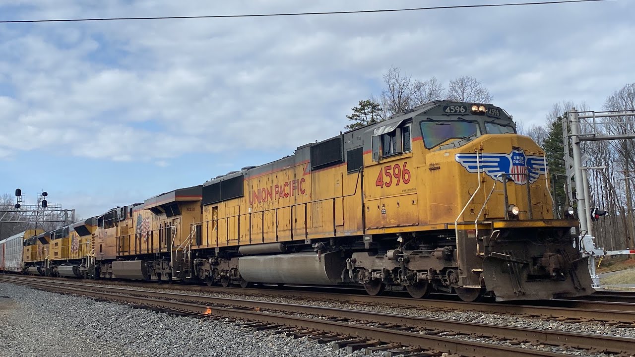 UP 4596 leads a hauling NS 28R with an insane lashup! 2-19-2023 - YouTube