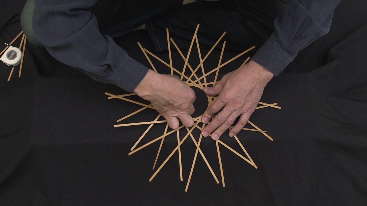 Circular Plaiting for a Bamboo Basket - YouTube