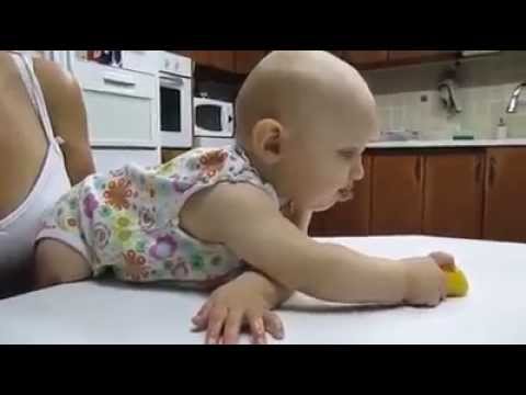 limon yiyen bebek