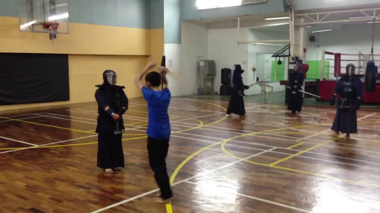 Kendo, beginners try out - YouTube