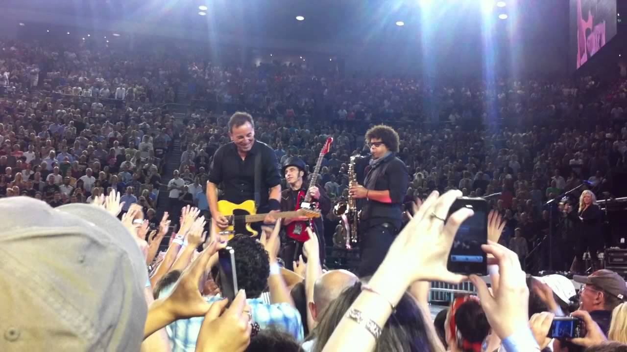 Bruce Springsteen - Melbourne Night 2 - 26/3/2013 - ROSALITA - YouTube