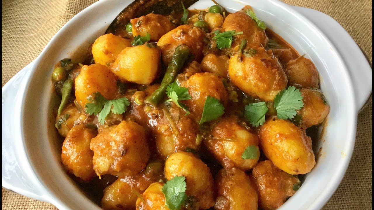Bengali Choto Aloo Dum Recipe | Baby Potato Curry Recipe | Indian ...