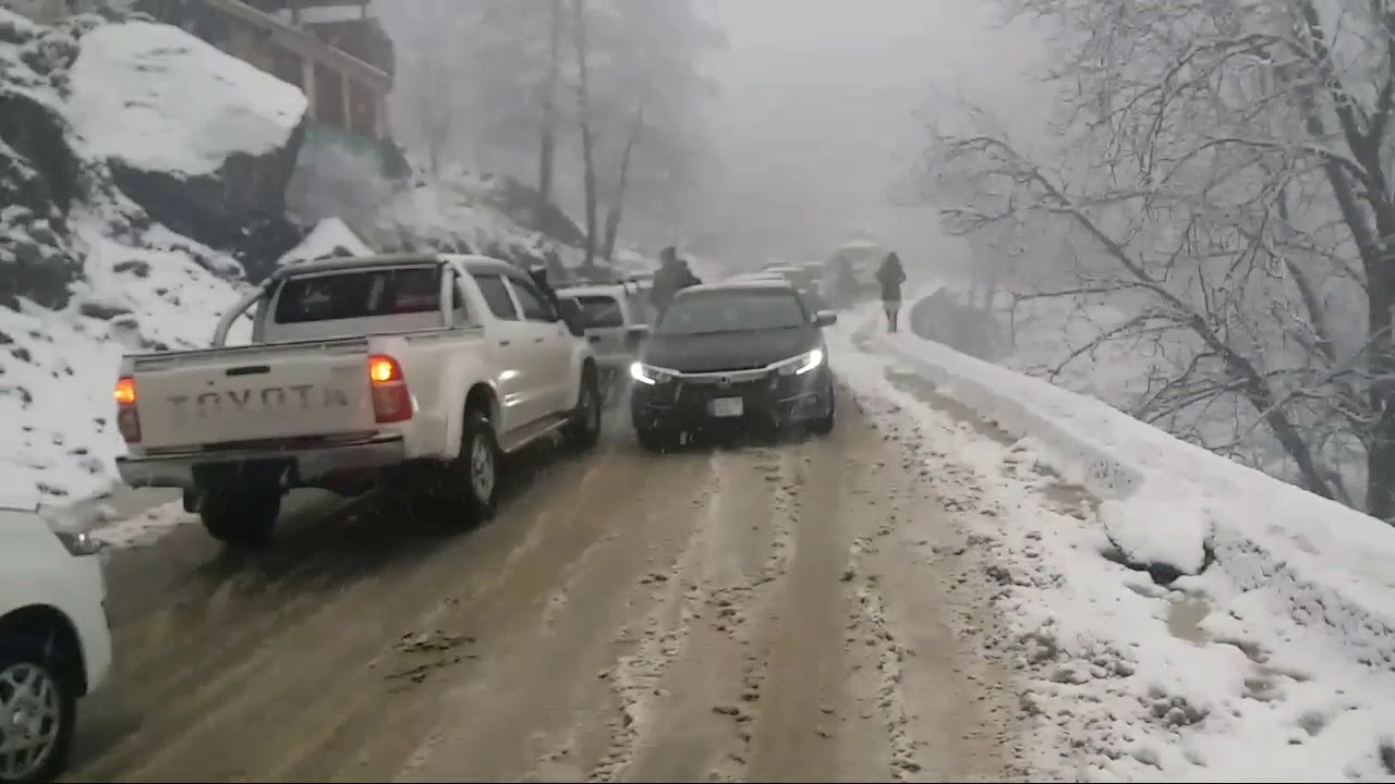 Snowfall in Swat Valley Bahrain to Torwal via N-95 - YouTube