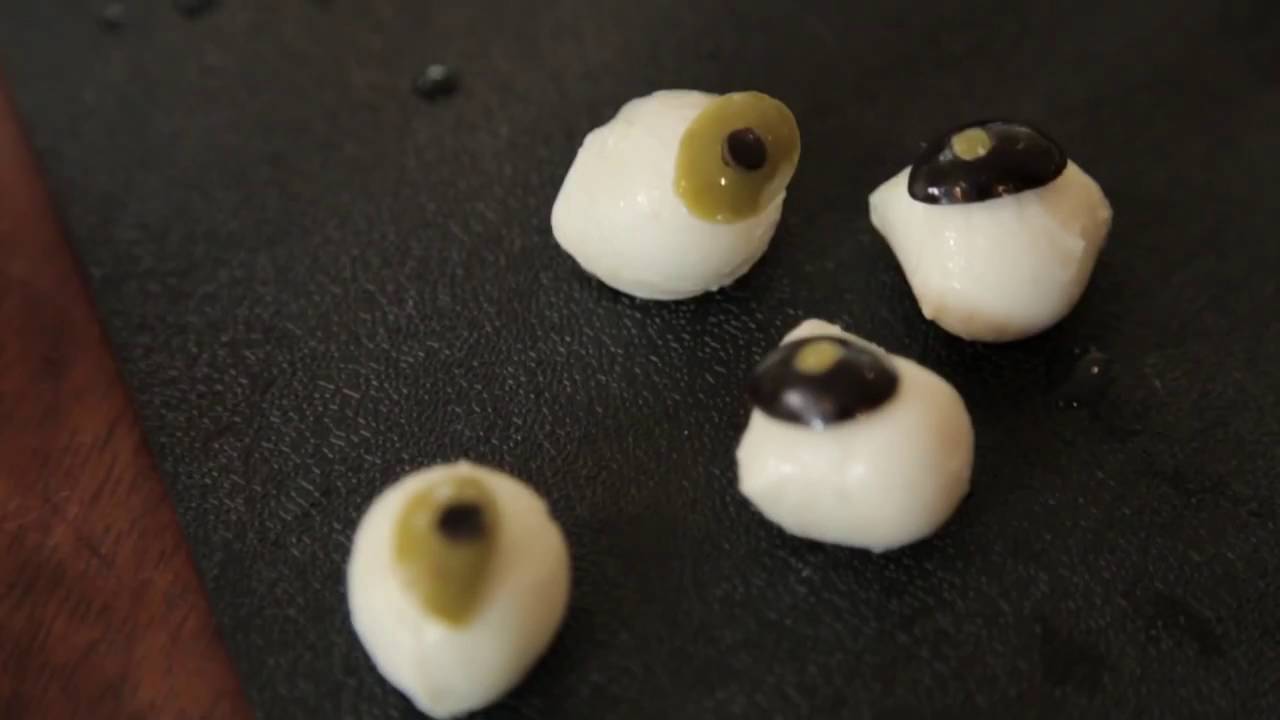 How To Cook EYEBALLS, BLOOD & WORMS PASTA CRUMBS HALLOWEEN Food Recipe ...