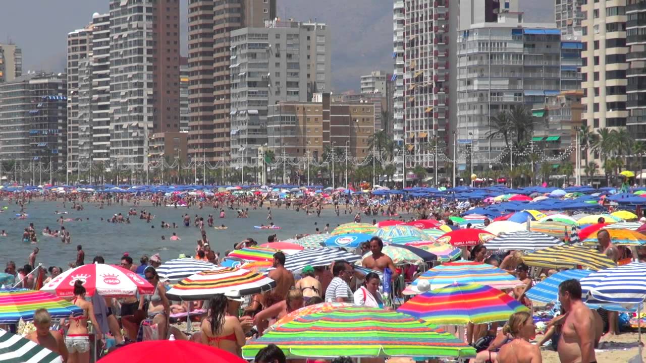 Playa de Levante llena de gente - YouTube