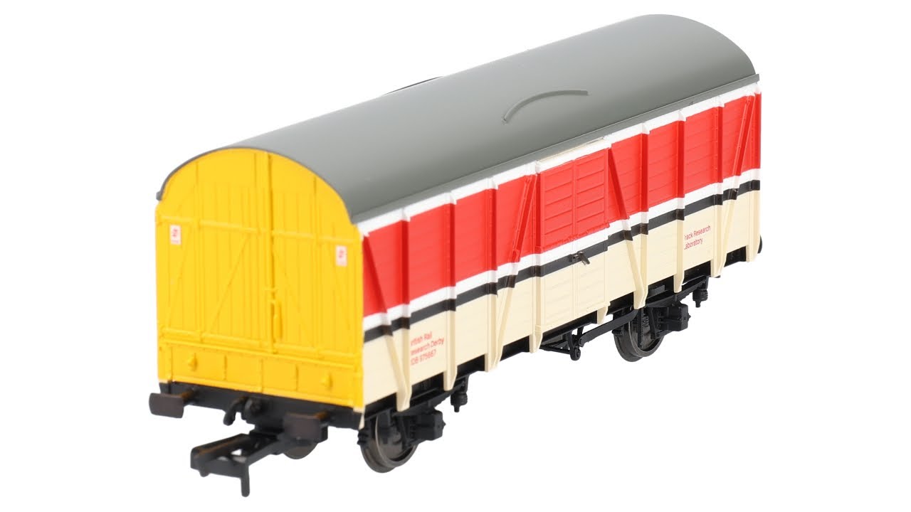 Hornby CCT Van in the Later RTC Livery - YouTube