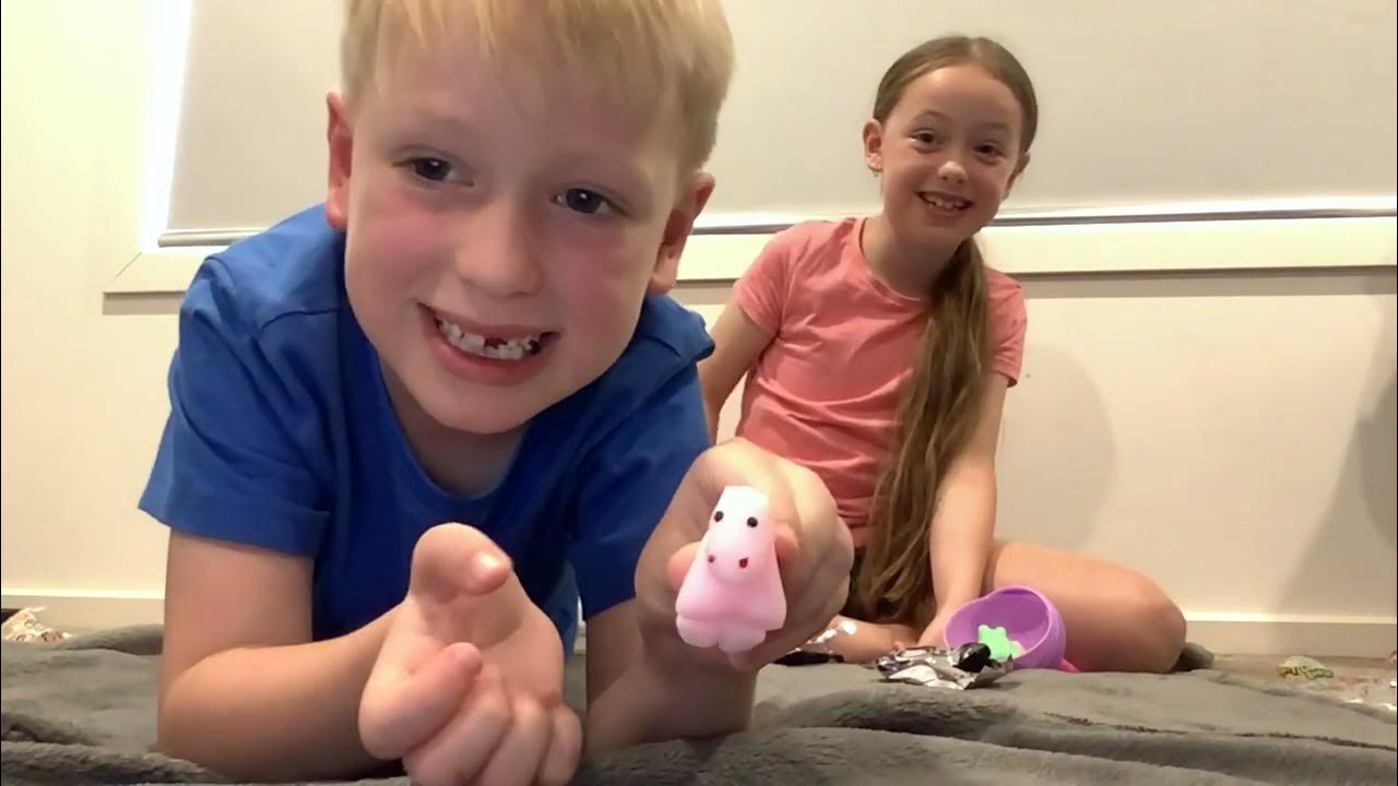 Squeesh Yum Lollipop Surprise- Squishy Mochi Fidget Toy Reveal - YouTube