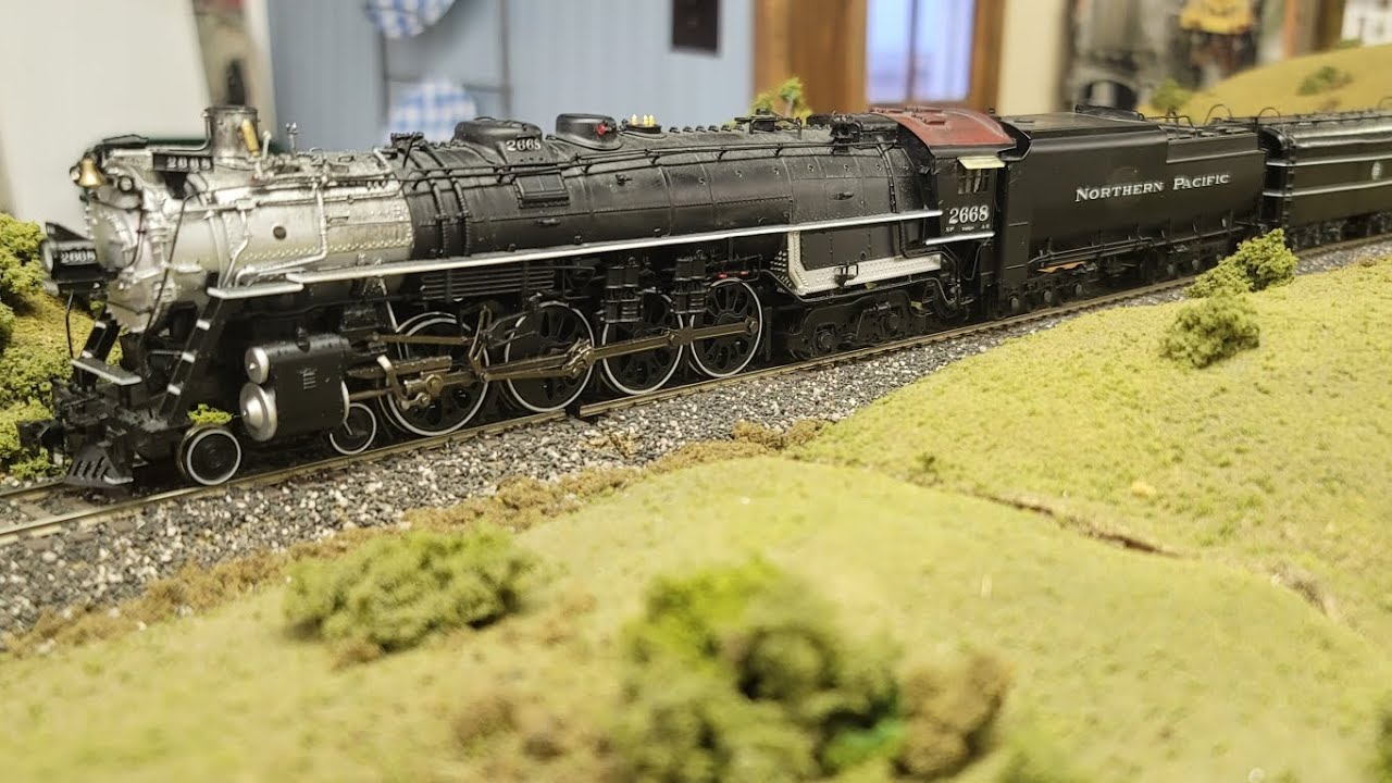 NP 2668 (SP&S 700) with NP 4404 with excursion. - YouTube