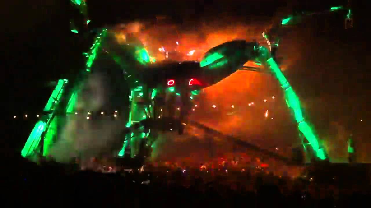 Amazing Giant Spider Stage at Boomtown!!! - YouTube