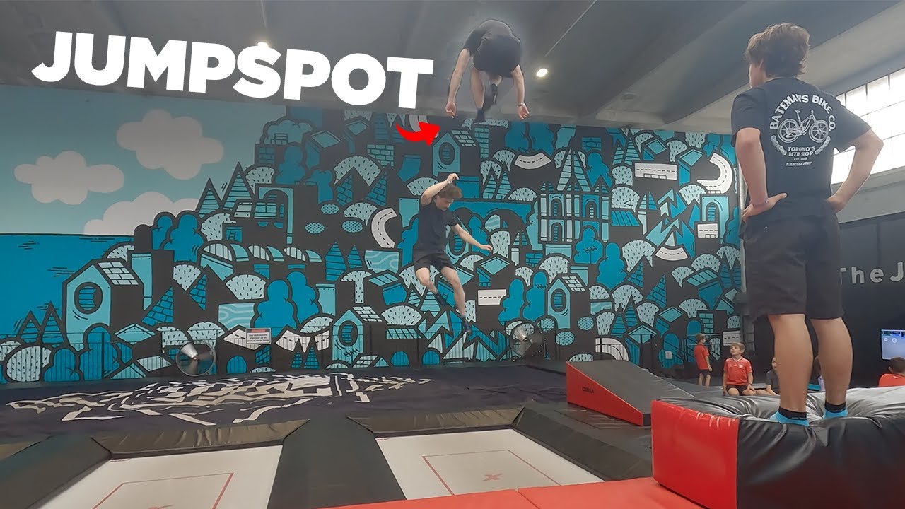 ON DECOUVRE UN TRAMPOLINE PARK INCROYABLE ! (The Jump Spot - Lausanne) - YouTube