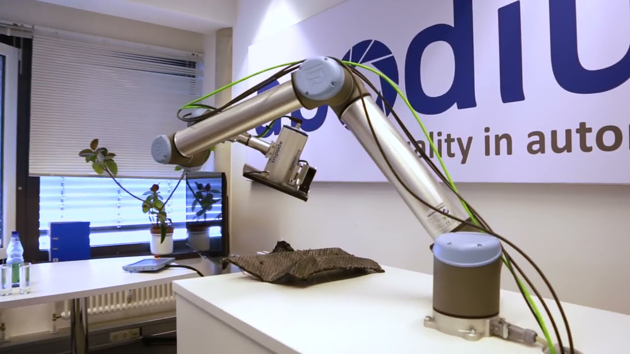 igus® triflex® cable protection on a Universal Robot arm 1 - YouTube