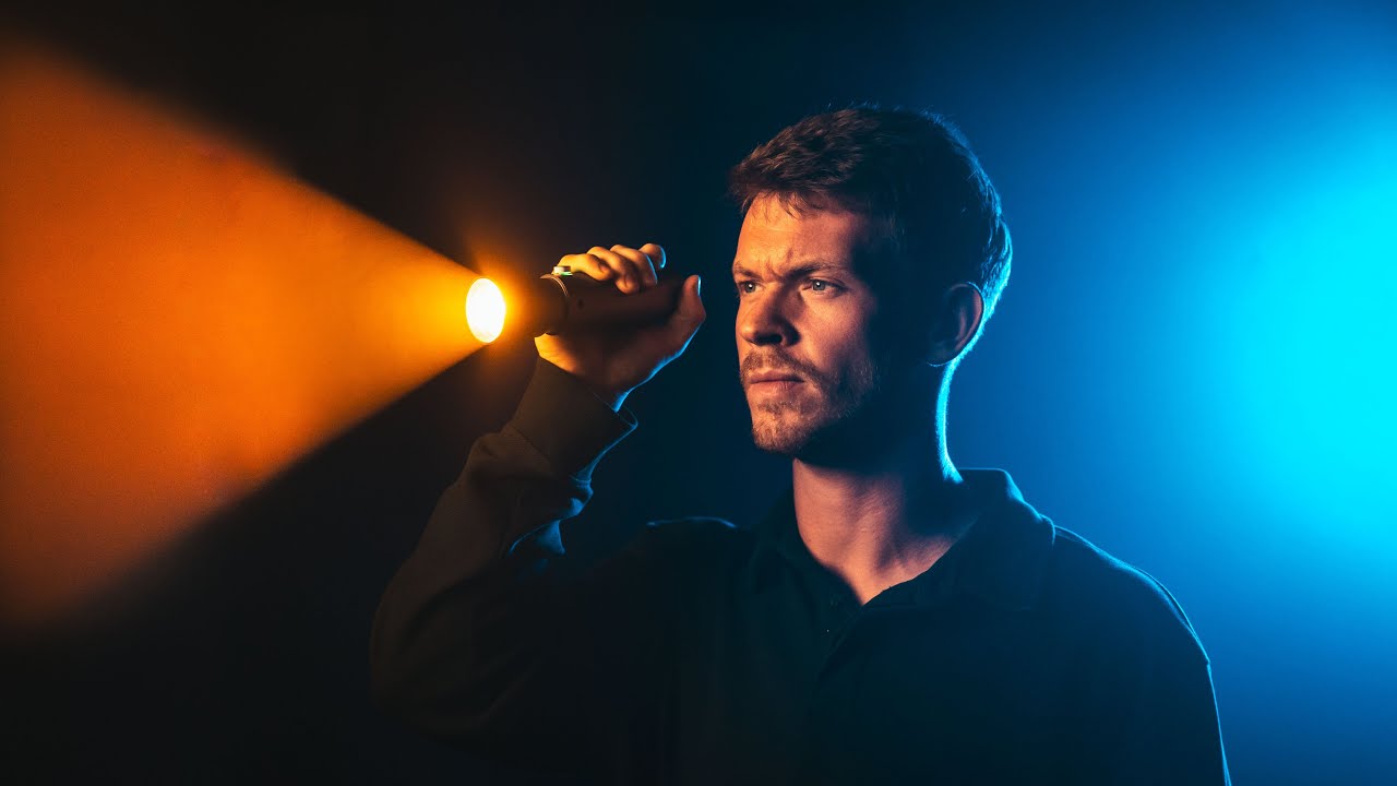 Why Flashlights Look Cooler in Movies | Movie Lighting Tricks - YouTube