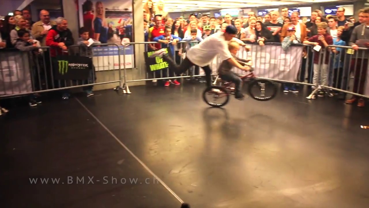 BMX Show by Chris Böhm www.BMX-Show.ch - YouTube
