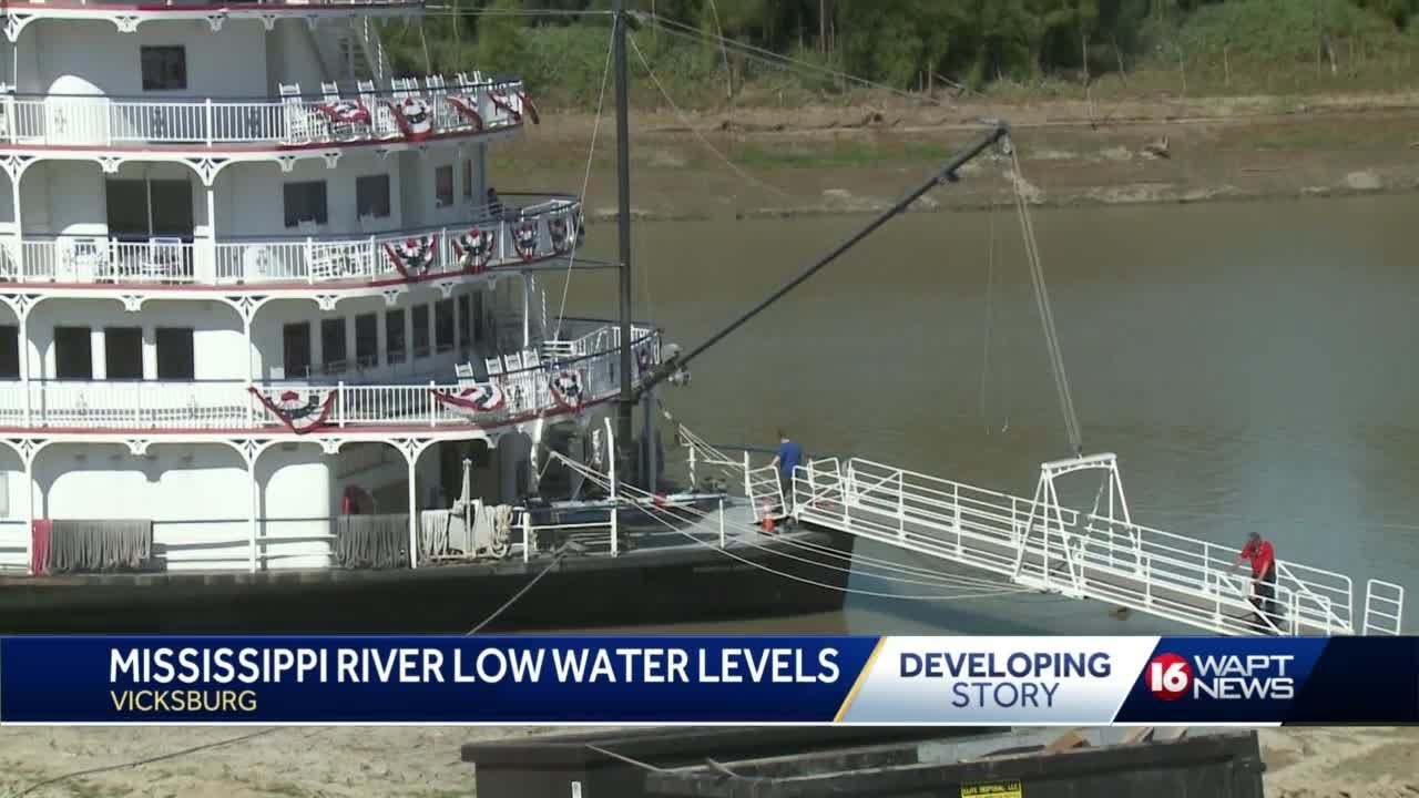 Mississippi River Low Water Levels - YouTube