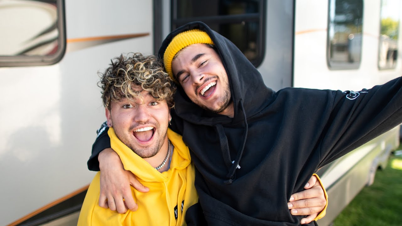 Best Friends Reunite After Being Separated.. - YouTube