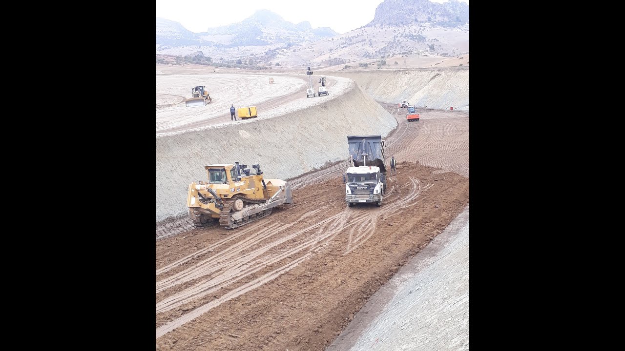 Avancement de la digue de col Barrage Sidi Abbou Taounate - YouTube
