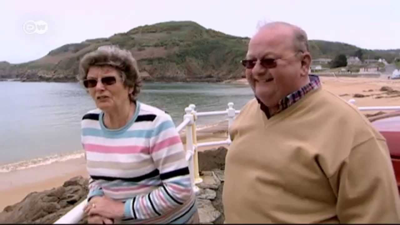 The Sand Artist Andy Coutanche | Euromaxx - YouTube