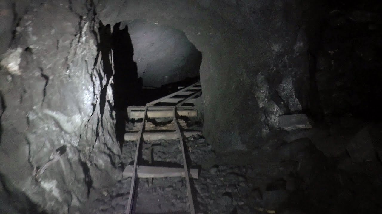 The 1000-Foot Vertical Shaft of Peril: Climbing In a Massive, Abandoned ...