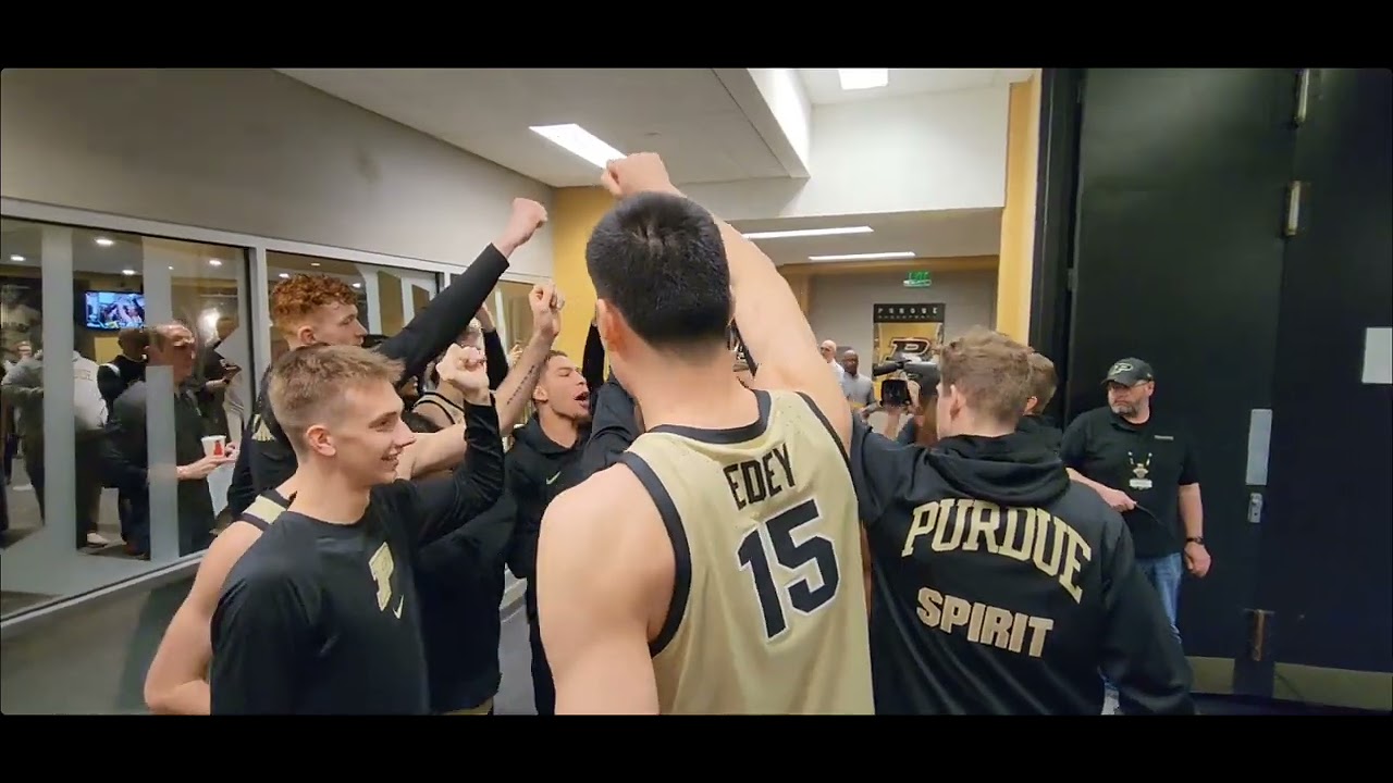 Purdue Boilermakers Basketball comes out the tunnel at Mackey Arena! 🚂⬆ ...