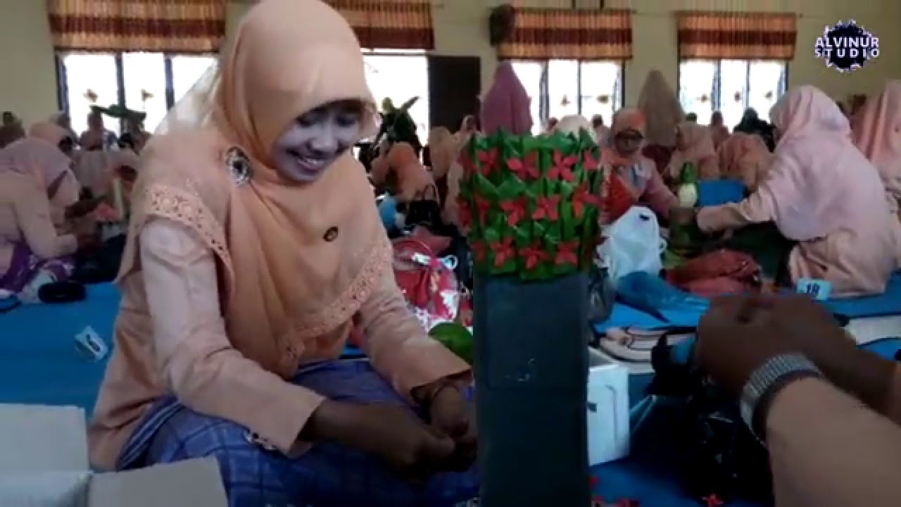 Dharma Wanita Aceh Timur Pecahkan Rekor Merangkai Ranup - YouTube