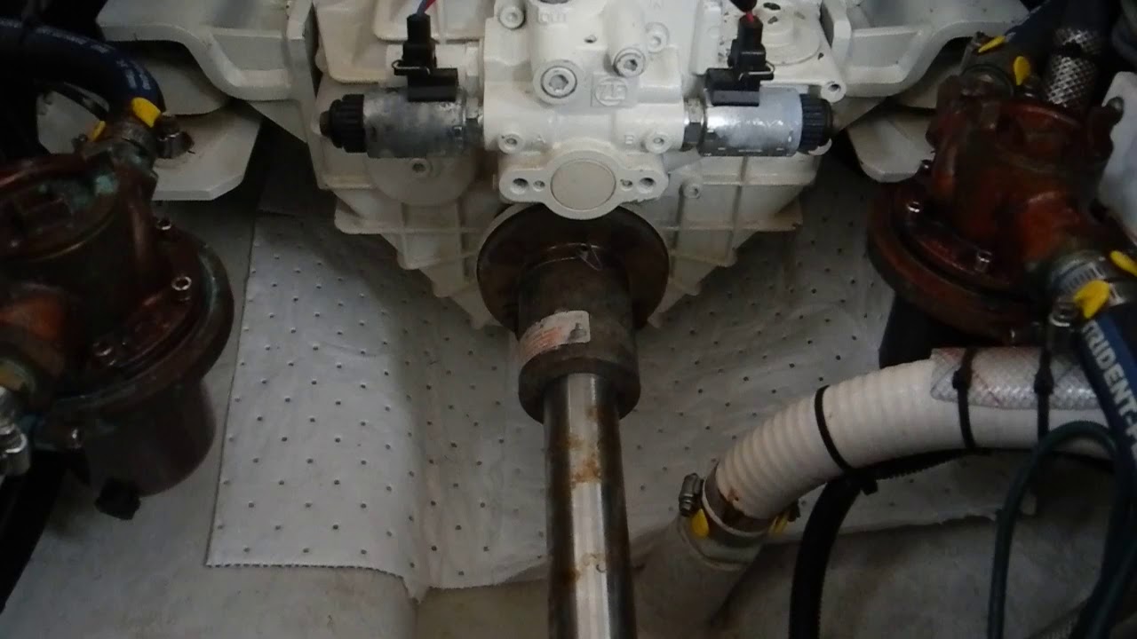 Left hand prop walks right in reverse - YouTube