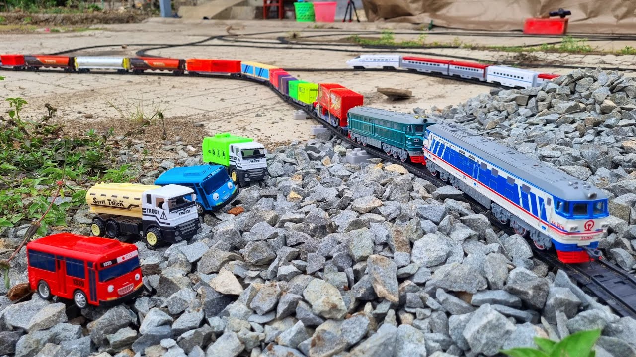 Merakit Mainan Kereta Api Diesel Gerbong Panjang Mainan Kereta Api ...