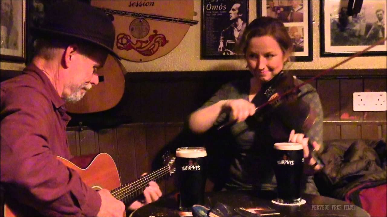 ERYNN MARSHALL & CARL JONES, Matt Molloy's Bar, Westport, Mayo, Ireland ...