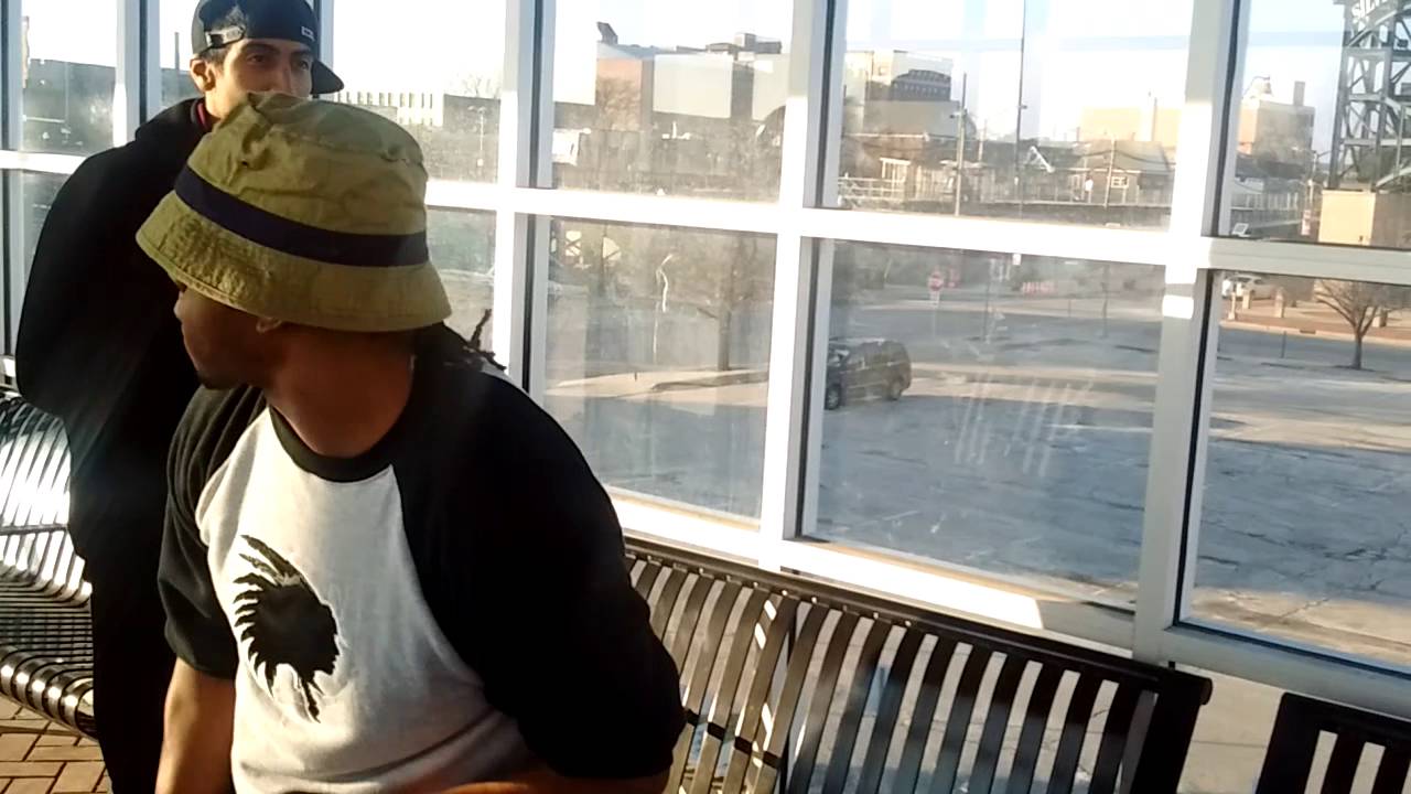Fight at Metra train station - YouTube