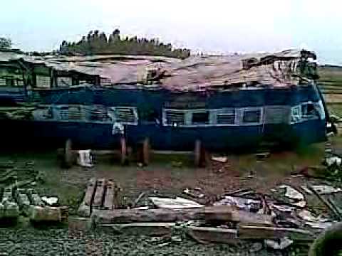 Gyaneshwari Express Train accident 28.05.10 .exp.mp4 - YouTube