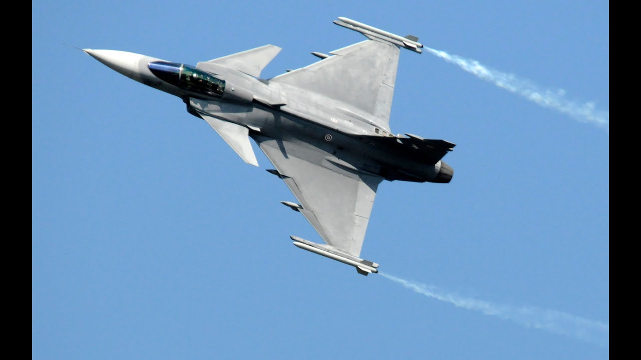 THAI Airforce JAS-39 SOLO SHOW - YouTube