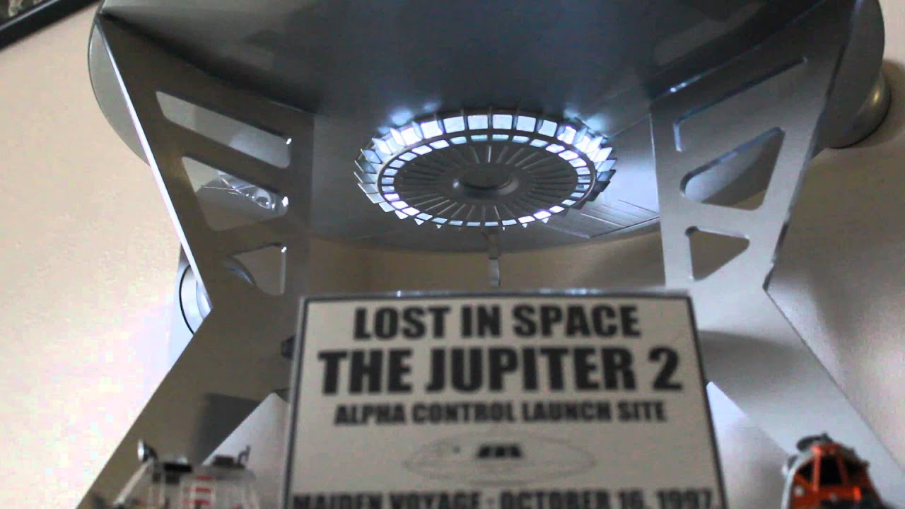 The Jupiter-2 fusion core engine with sound. - YouTube