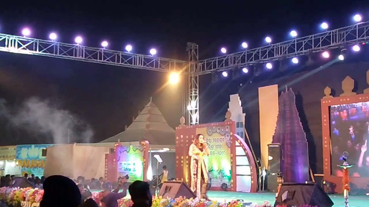 navya singer star night - YouTube
