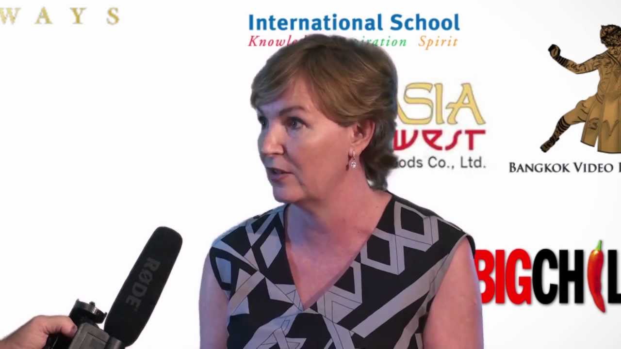 Night of Scottish Comedy Sally Holloway Interview - YouTube