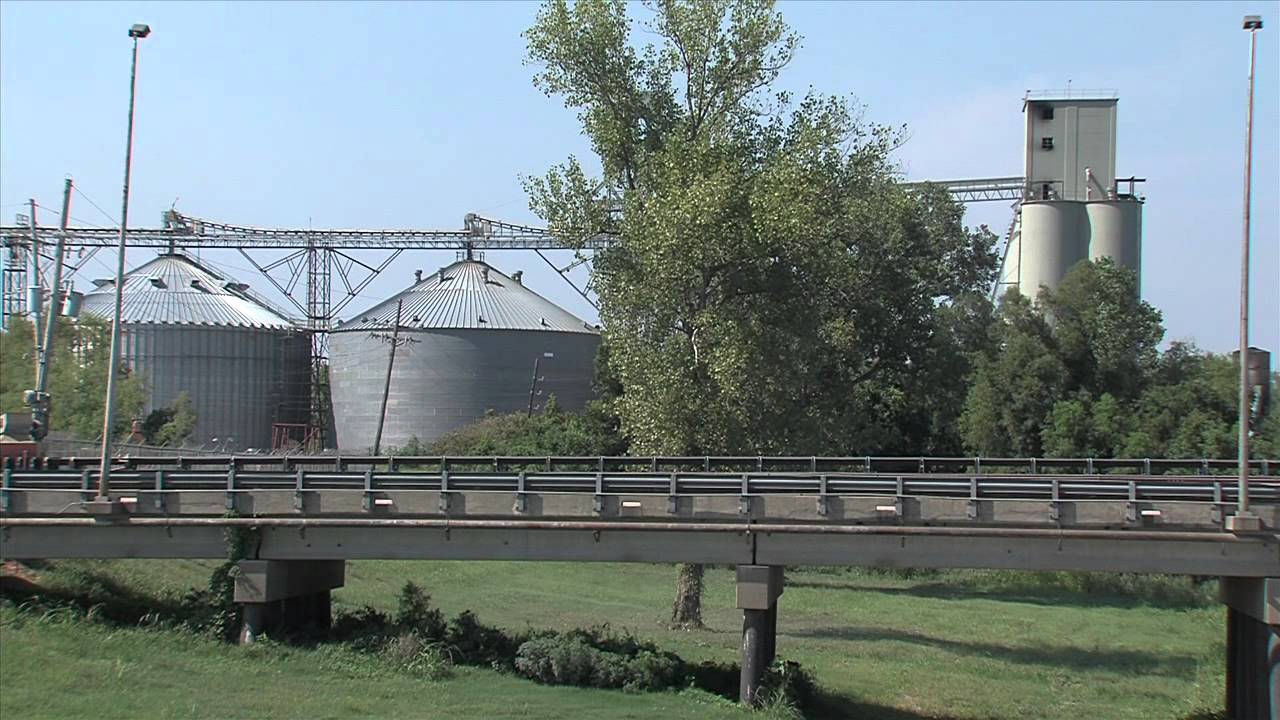 Bunge Grain Elevator Explosion - YouTube