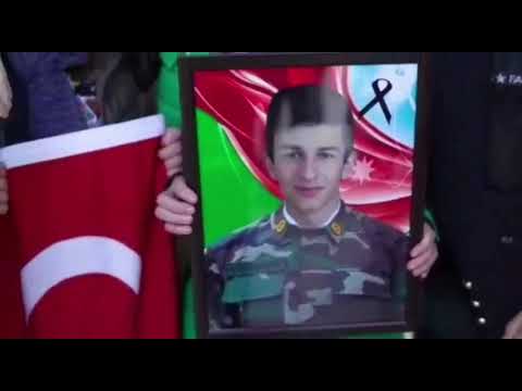 Başını dik tut şəhid anası.