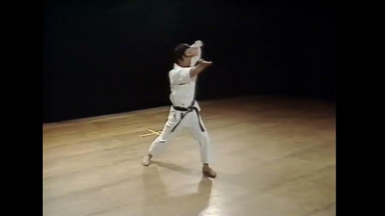 Kanku Dai (eseguito lentamente) - Hirokazu Kanazawa - YouTube