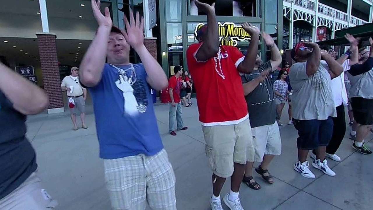 Rangers' fans do a rally dance for team - YouTube