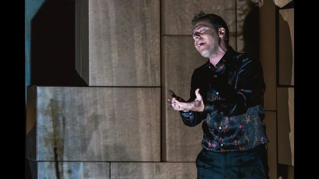 VINCENZO CAPEZZUTO sings SCHUBERT // SOQQUADRO ITALIANO - YouTube